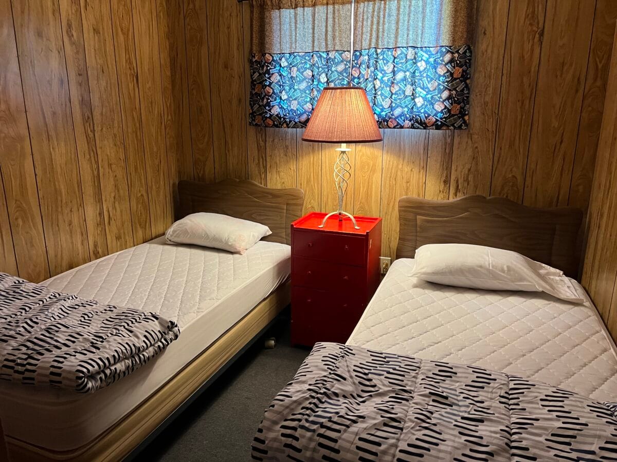 Accommodations | Housekeeping, Outposts | Scout Lake Resort